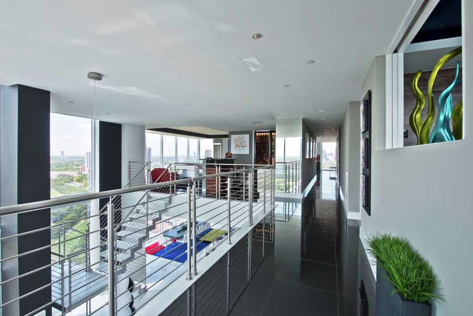 Renovation turns penthouse into an open, airy party pad