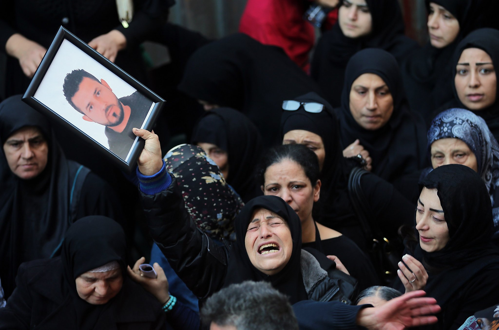 Lebanon mourns victims of deadly suicide bombings
