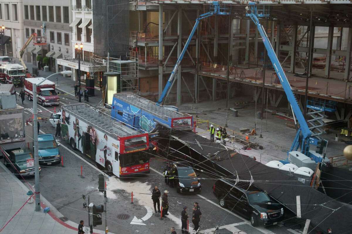 Tour bus crashes at S.F.’s Union Square: 20 hurt