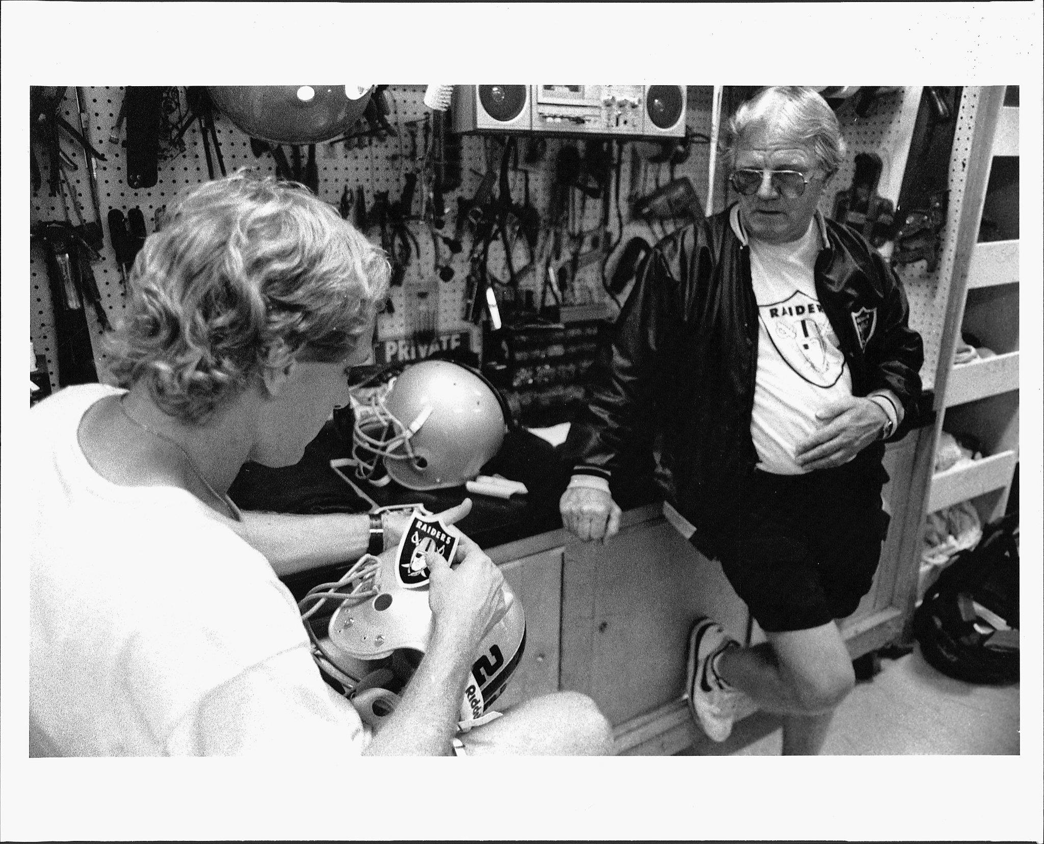 Raiders’ longtime equipment manager Dick Romanski fondly recalled by ...