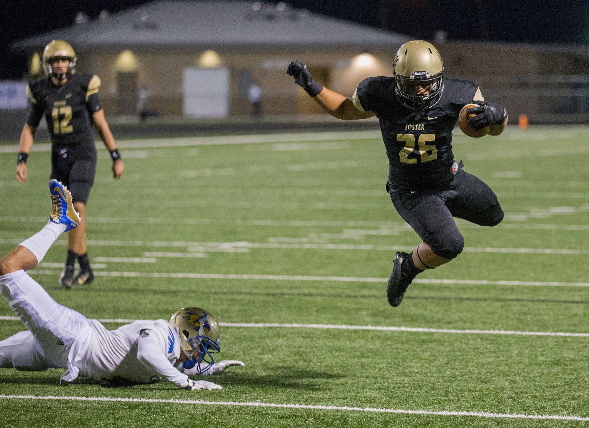 Foster eliminates Elkins from playoffs
