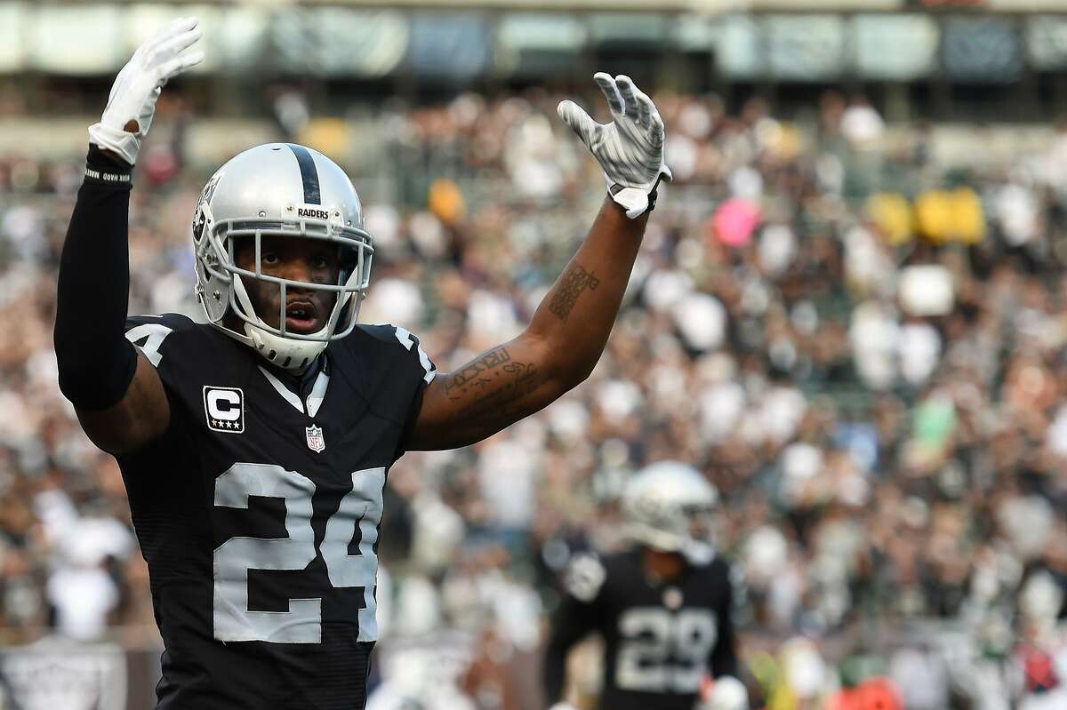 Raiders’ Charles Woodson still leads by example