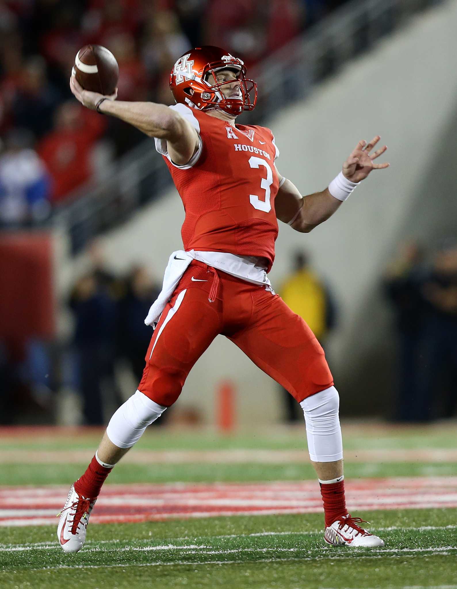 UH stays perfect with cardiac win over Memphis