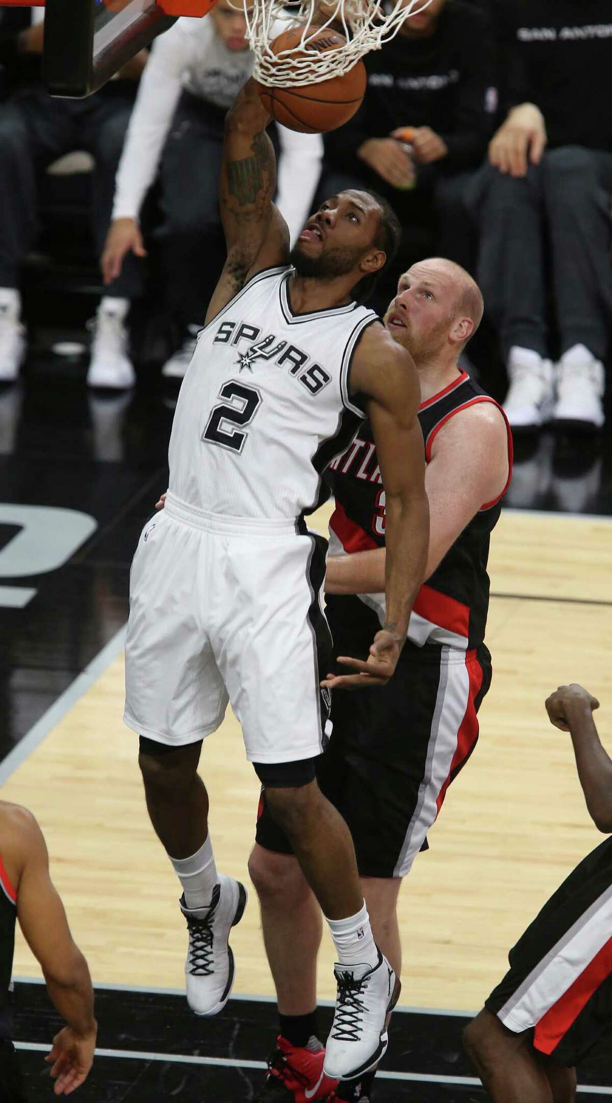 Kawhi Leonard unleashed another devastating dunk on the Trail Blazers