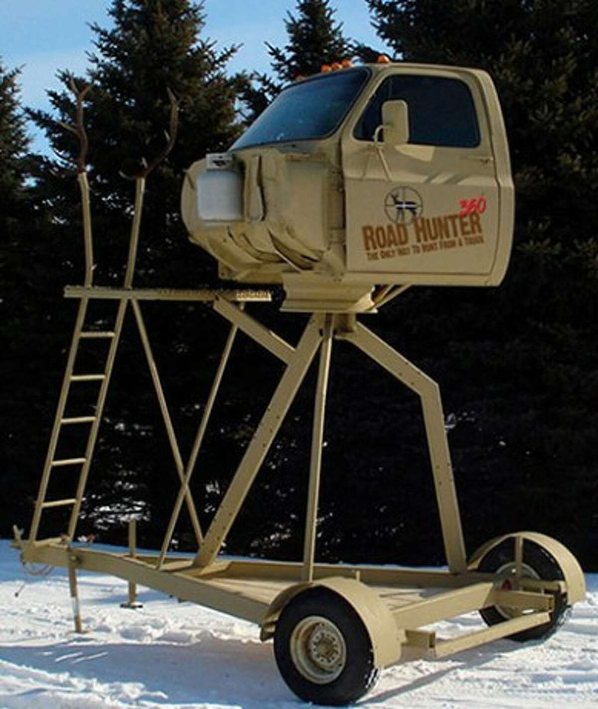 Wisconsin man uses 66-passenger school bus to build an insane deer blind