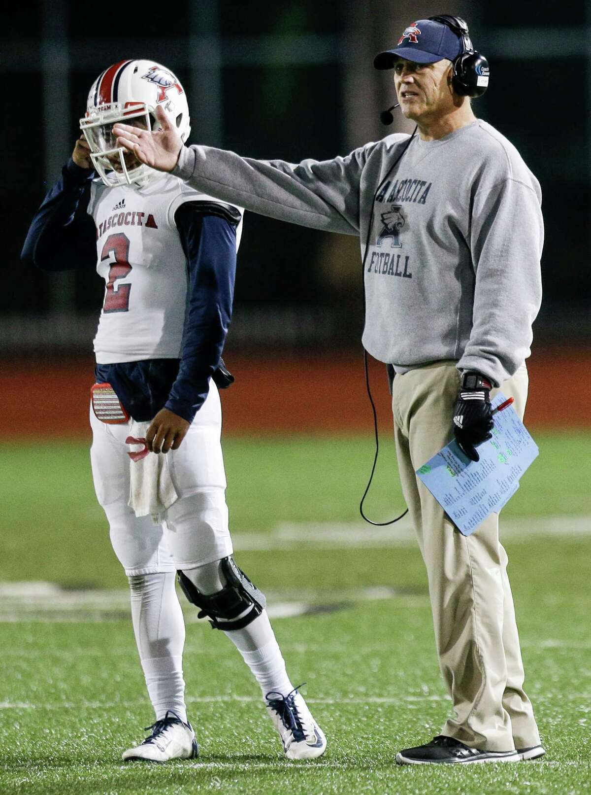 Eagles gain momentum in playoff rise