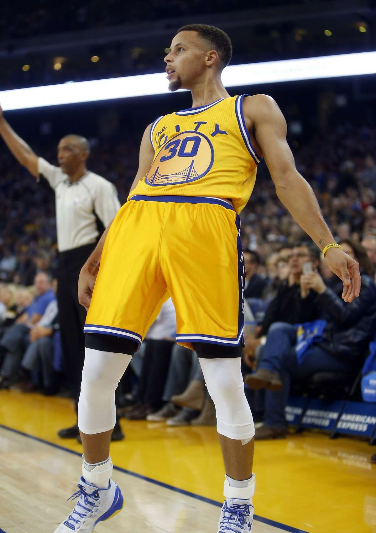 Stephen Curry calls on inner fire to lead Warriors to 14-0