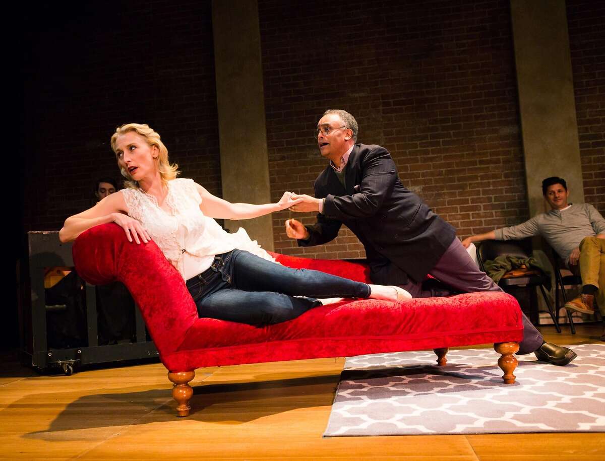 ‘Stage Kiss’: When a kiss isn’t just another day on the set