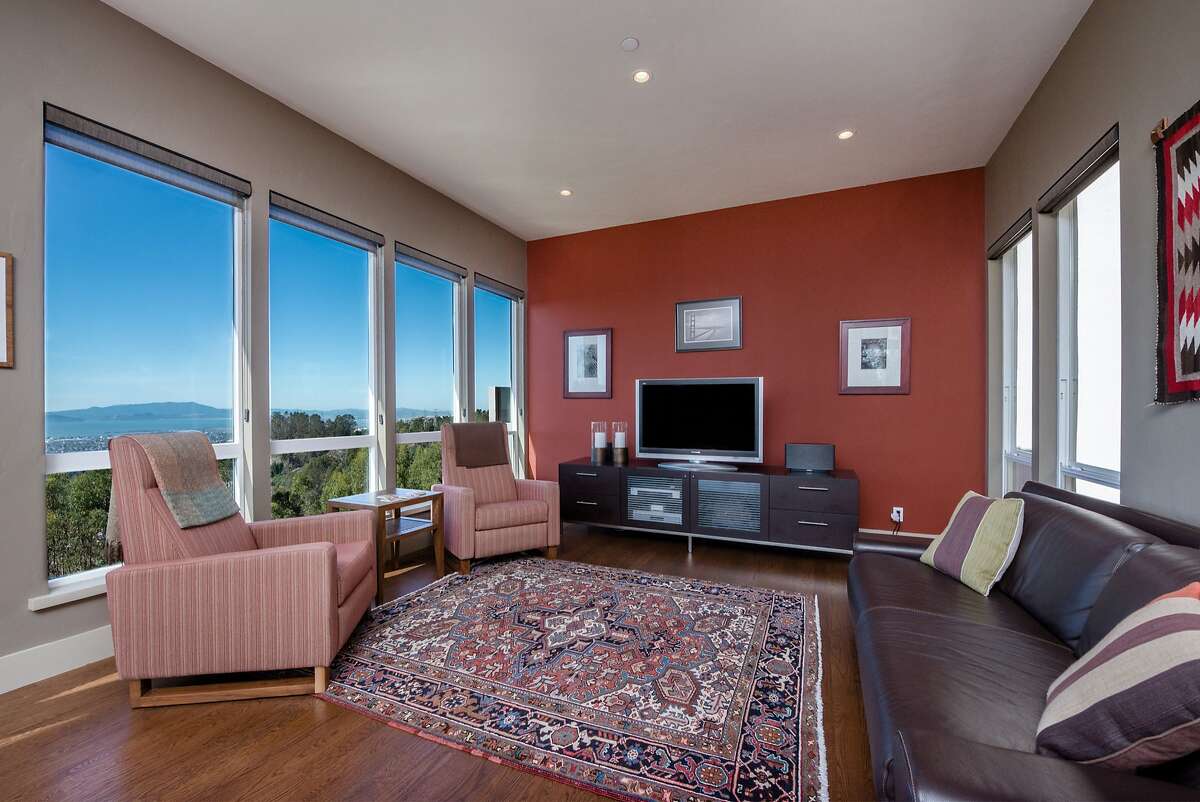 Views and light define Montclair Contemporary