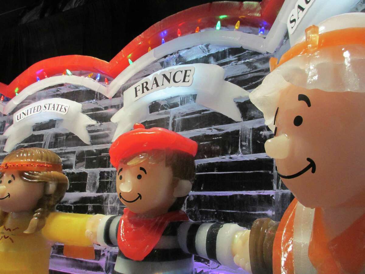 Ice sculptures delight freezing crowds in Grapevine