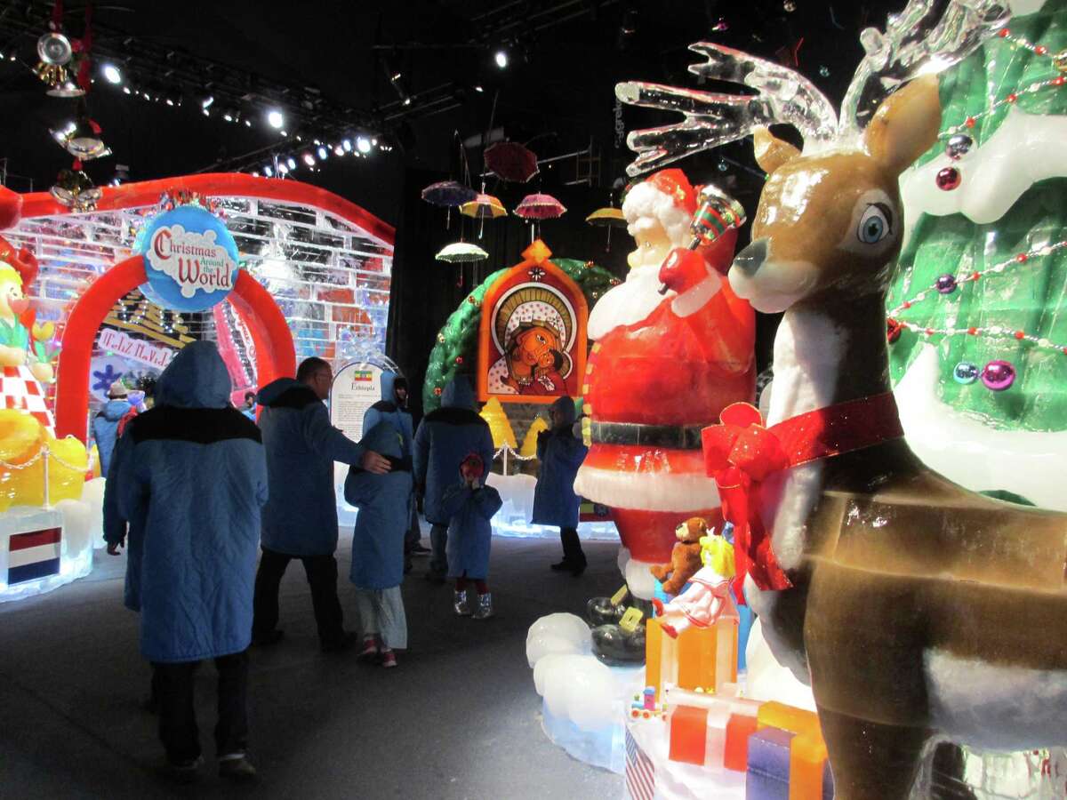 Ice sculptures delight freezing crowds in Grapevine