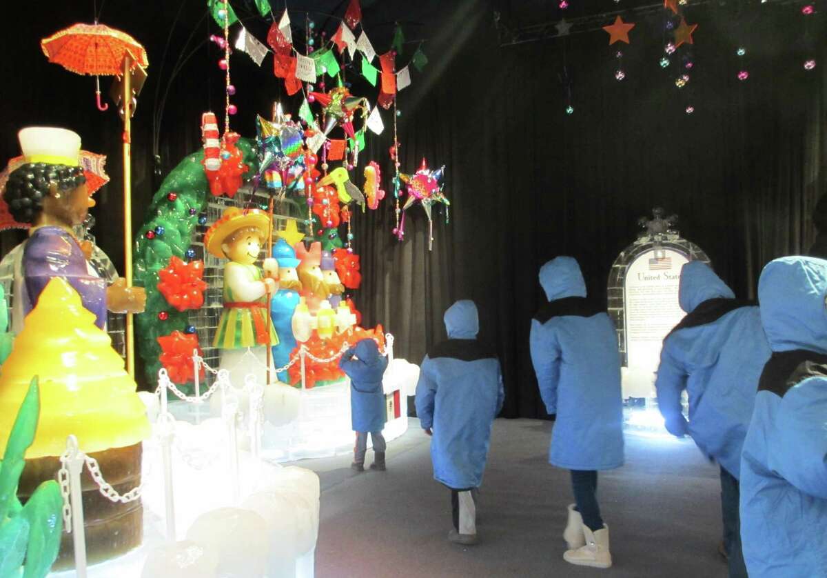 Ice sculptures delight freezing crowds in Grapevine