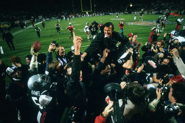 Ten best Hispanic players in NFL history