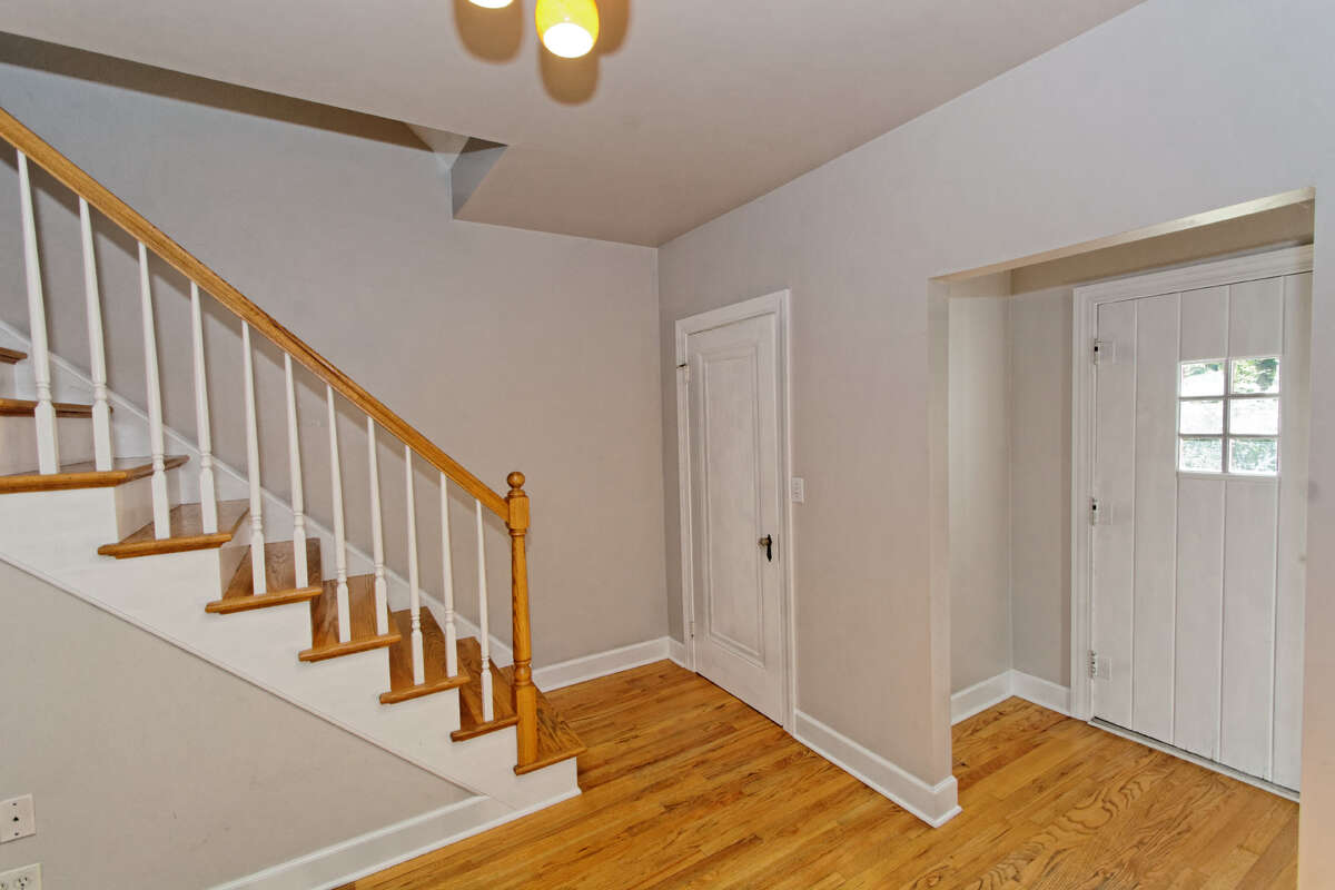 House of the Week: Tudor cottage in Glenville