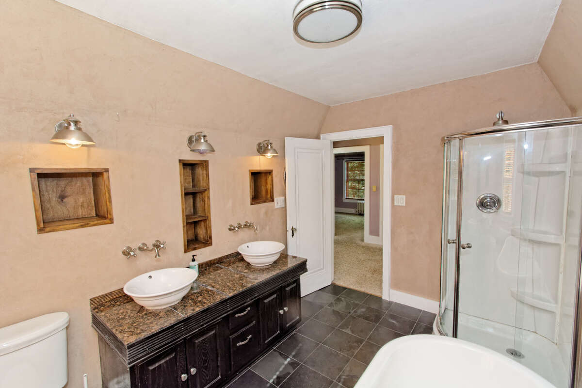 House of the Week: Tudor cottage in Glenville