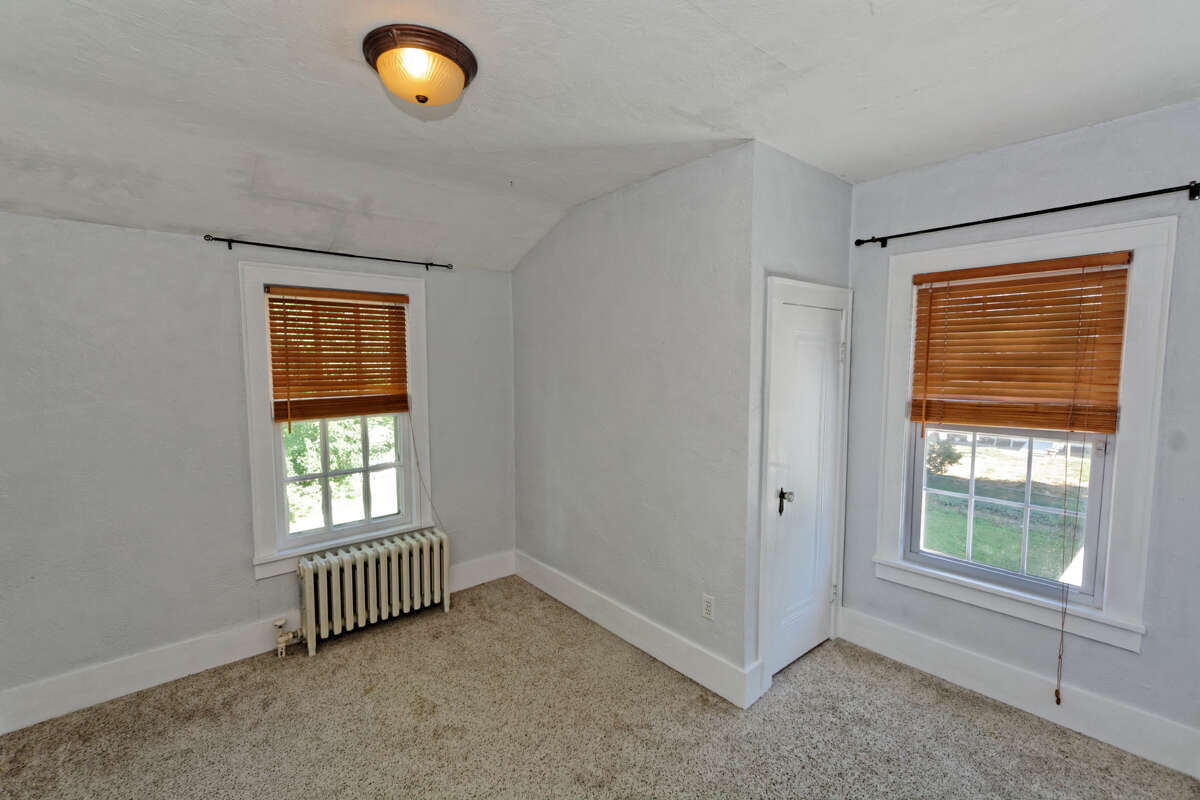 House of the Week: Tudor cottage in Glenville
