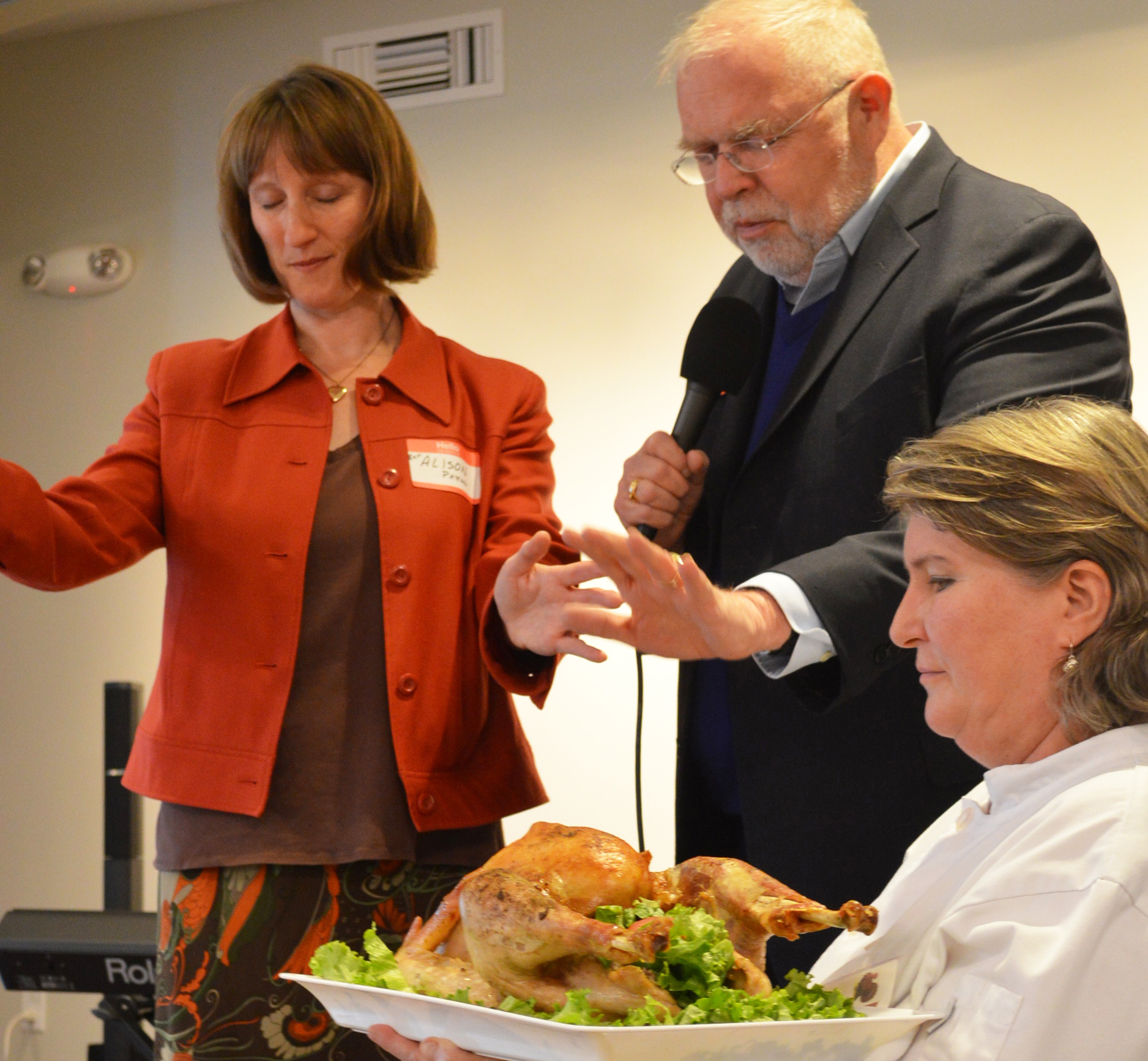 Community shares bountiful banquet as Thanksgiving feast returns to ...
