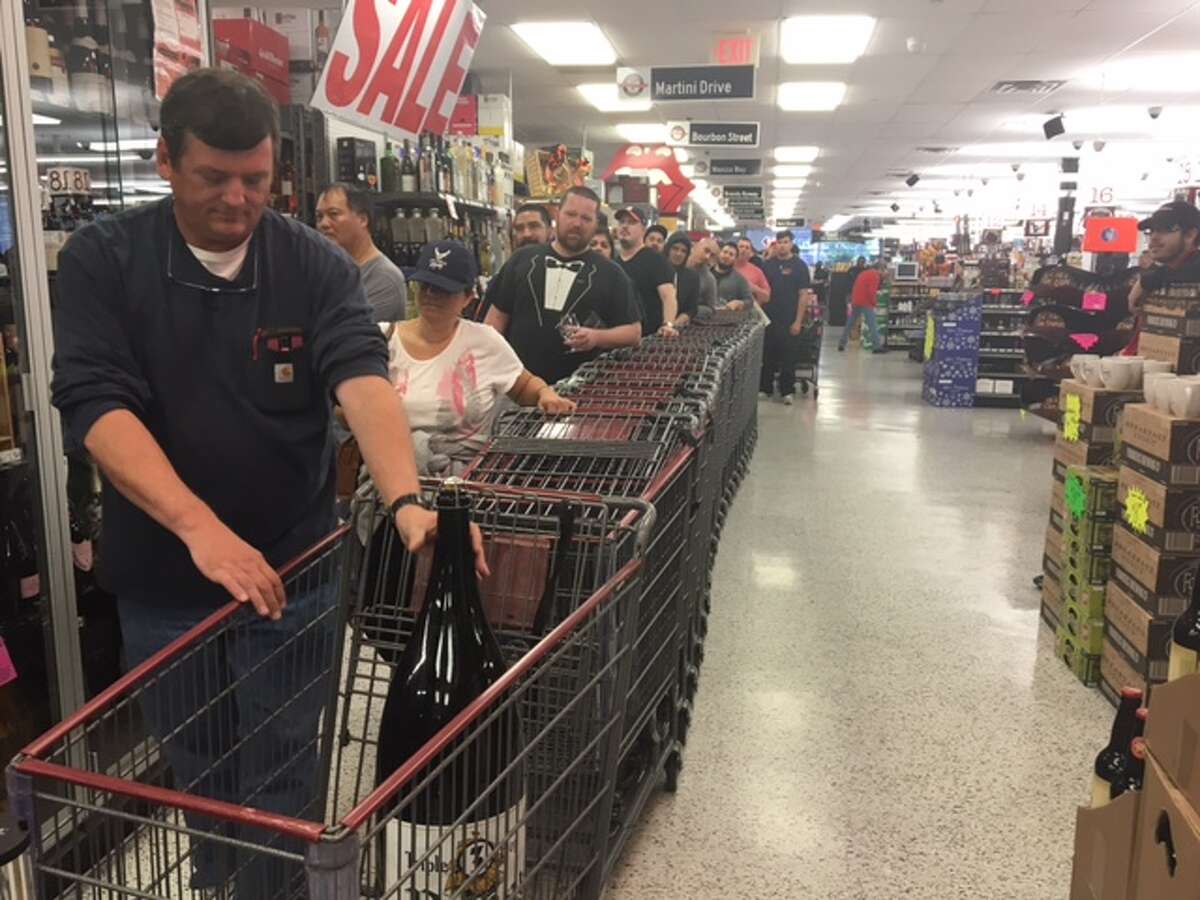 Here s What Black Friday Looks Like At A Liquor Store In Houston Texas here-s-what-black-friday-looks-like-at-a-liquor-store-in-houston-texas