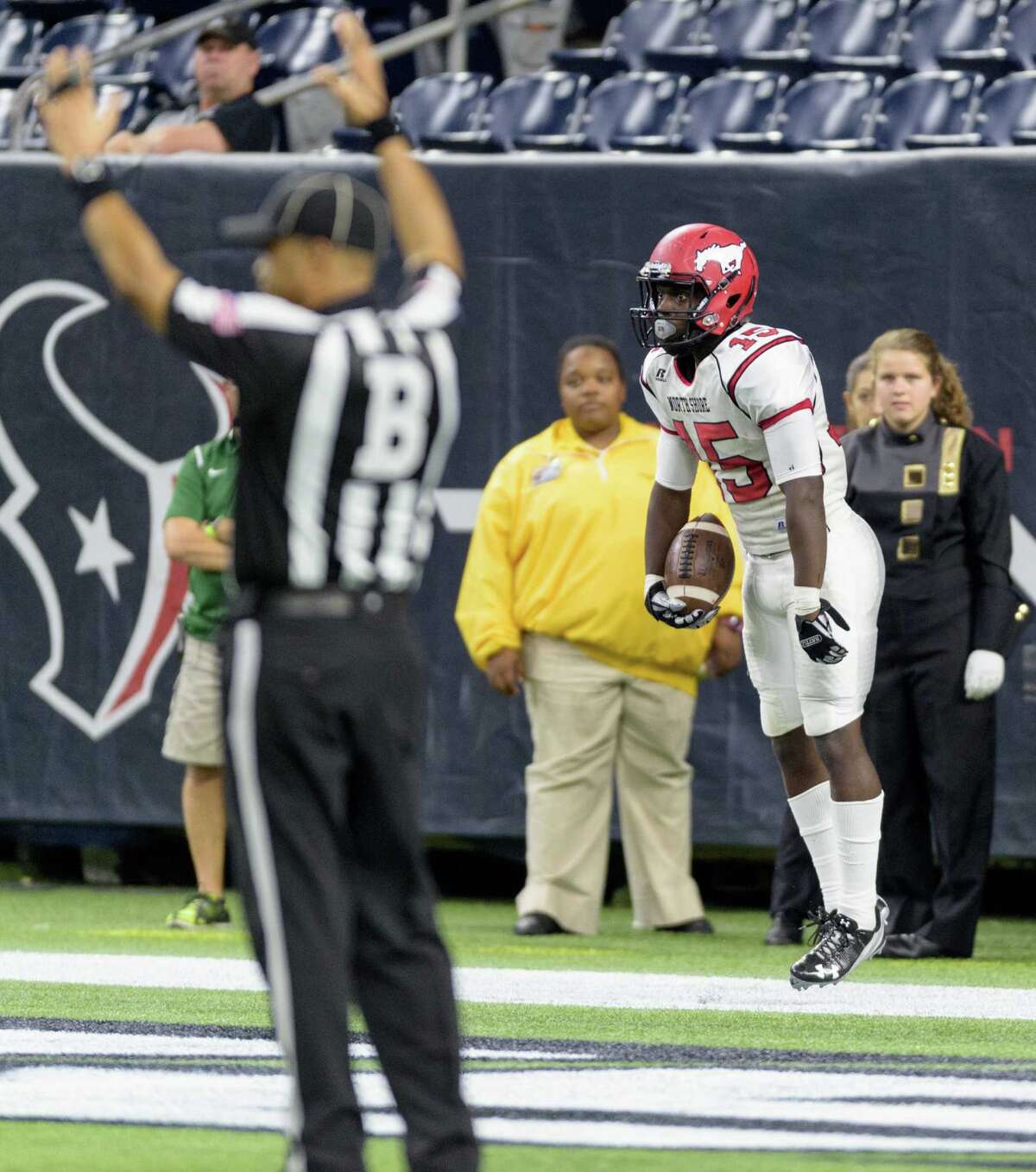 North Shore rallies to knock off Cypress Falls