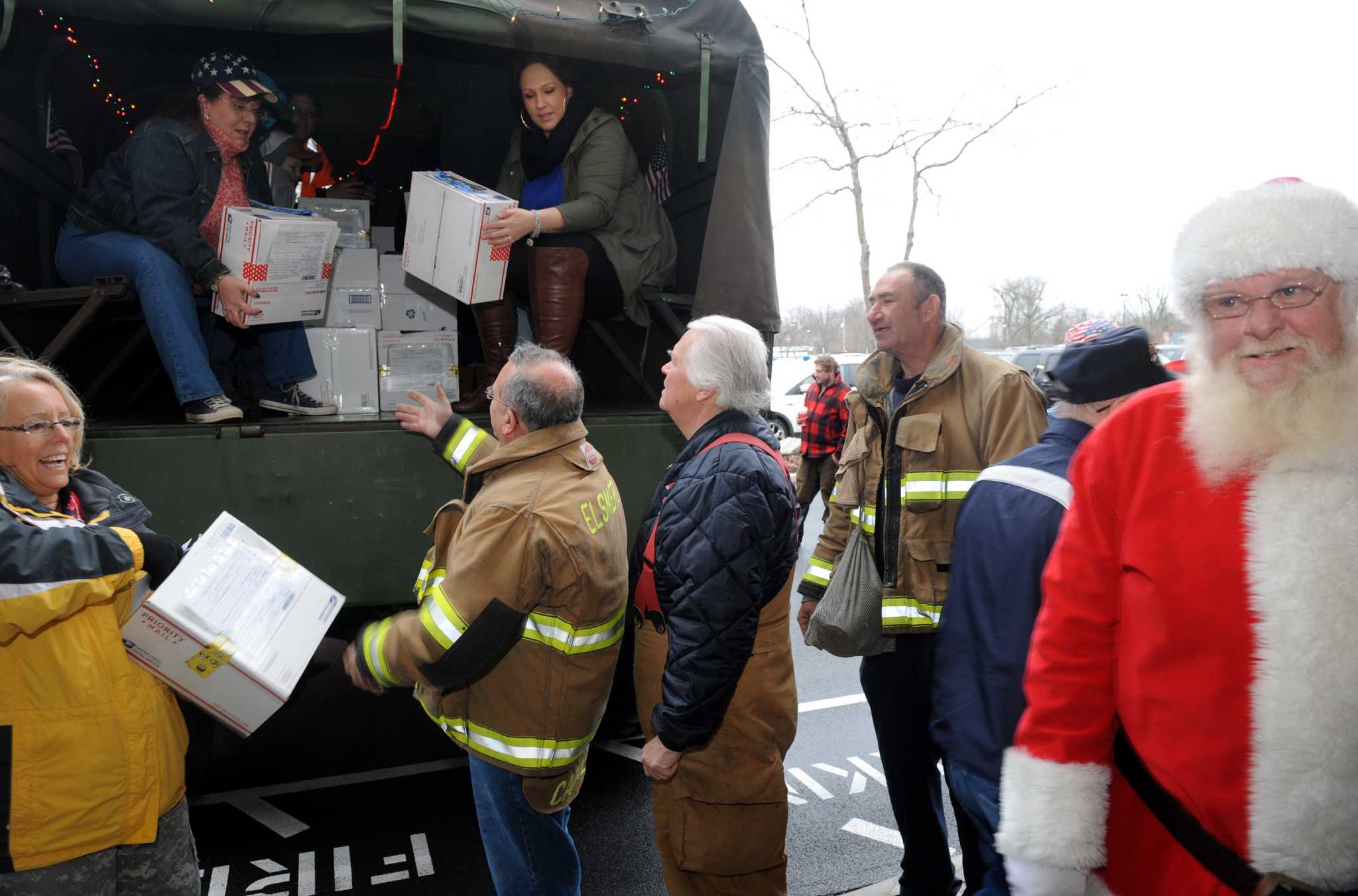 Photos: Christmas Cards to Our Troops