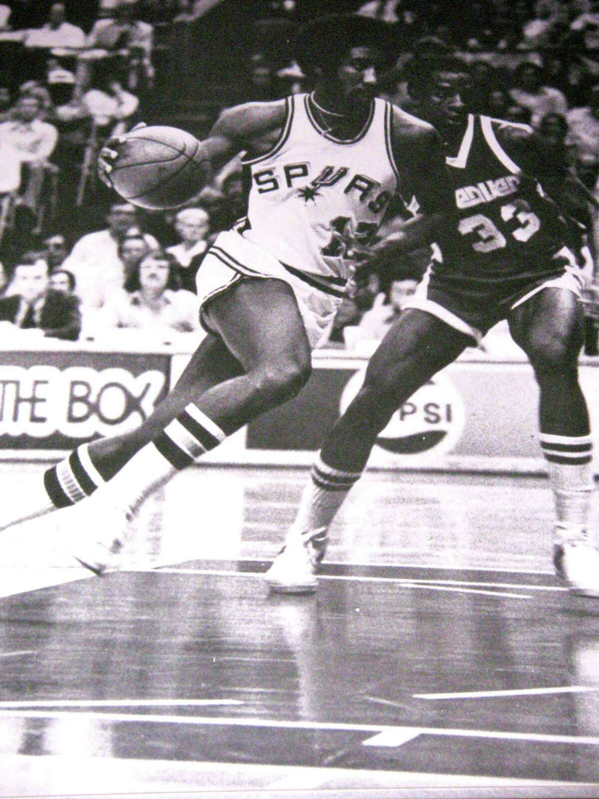 Mike Gale was important piece in Spurs' uni-verse