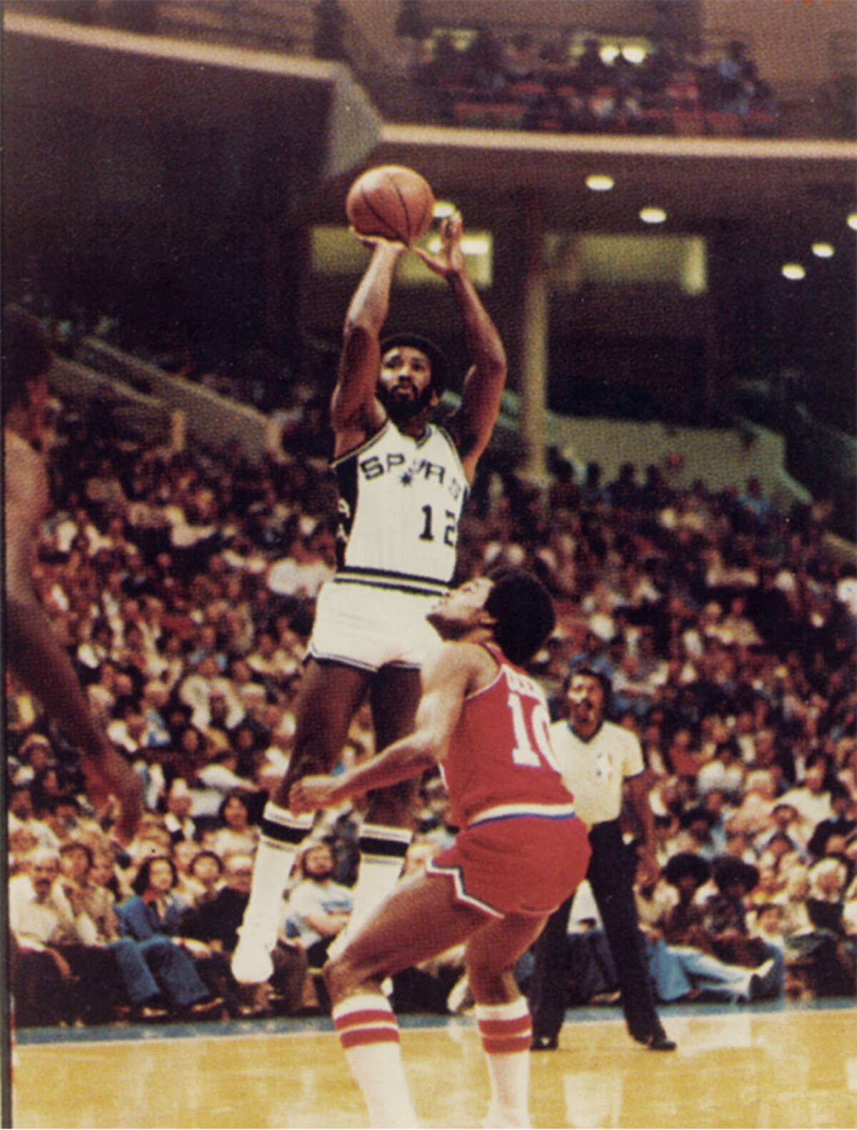 Mike Gale was important piece in Spurs' uni-verse