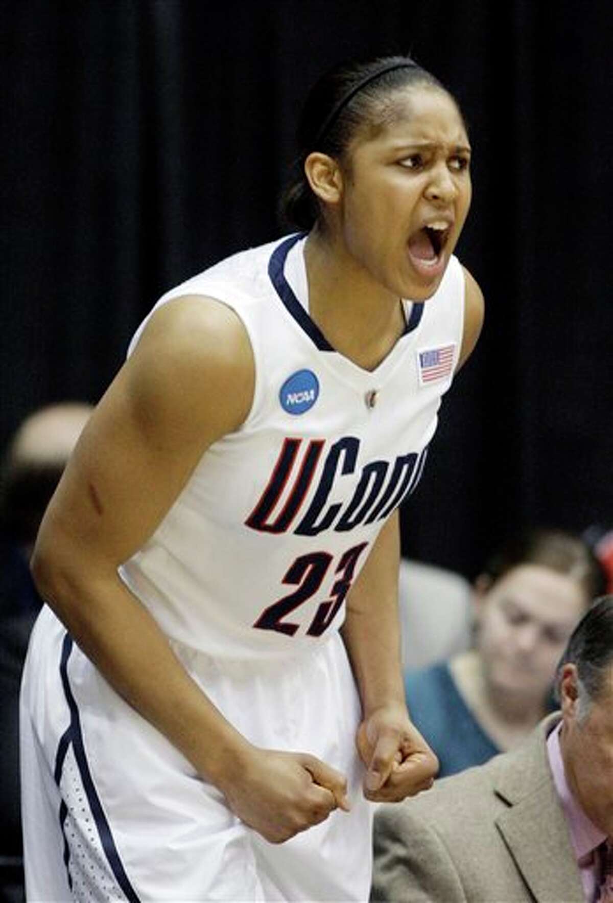 UConn rolls to 76th straight victory and another Final Four