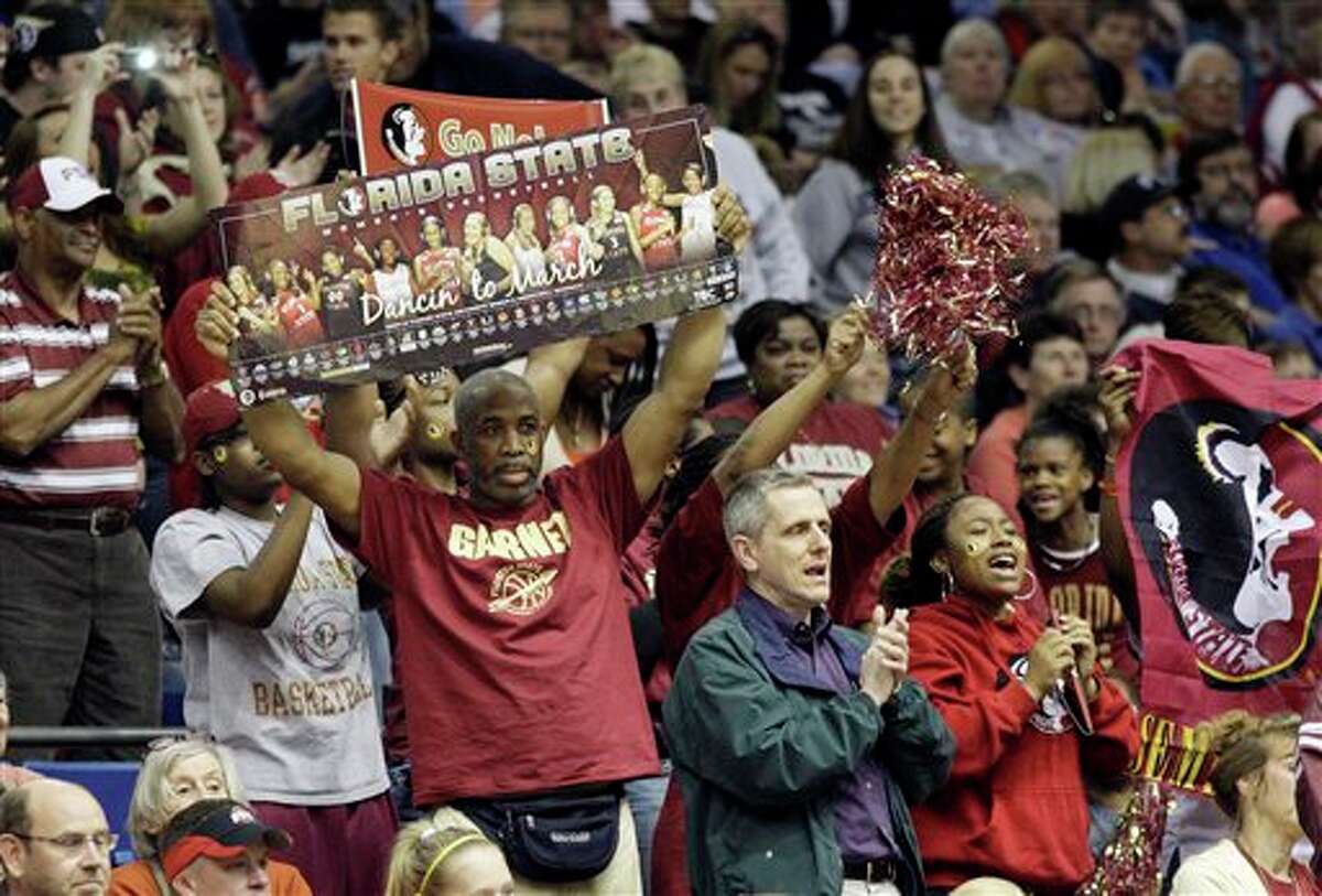 UConn rolls to 76th straight victory and another Final Four