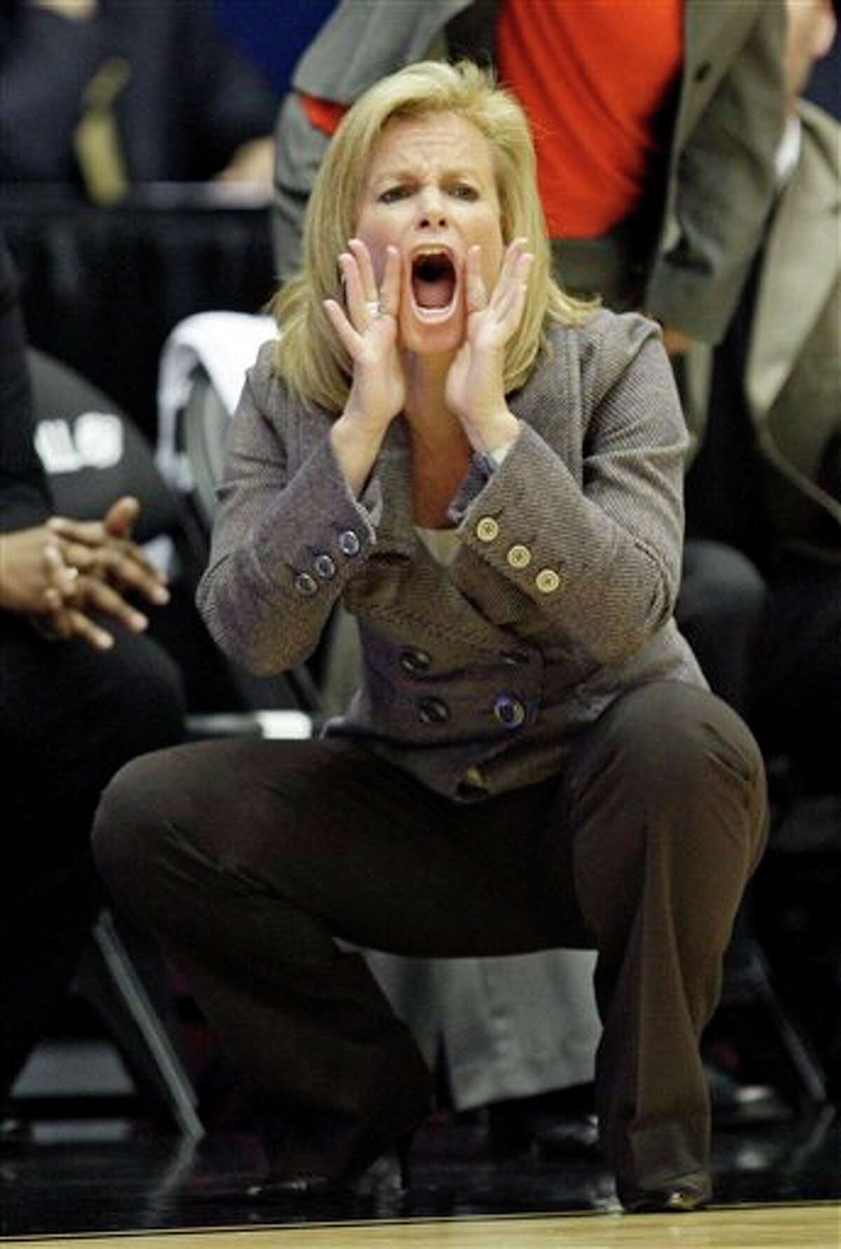 UConn rolls to 76th straight victory and another Final Four