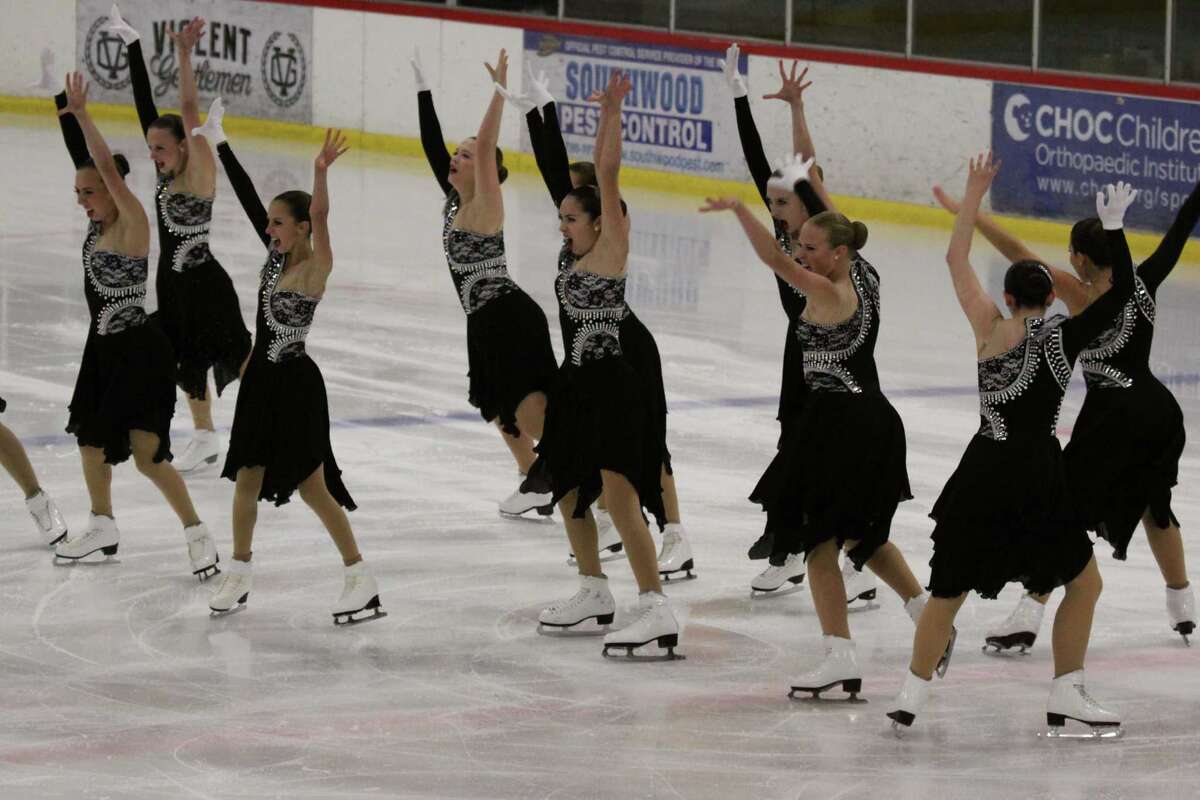 Skyliners synchronized skaters start season in style