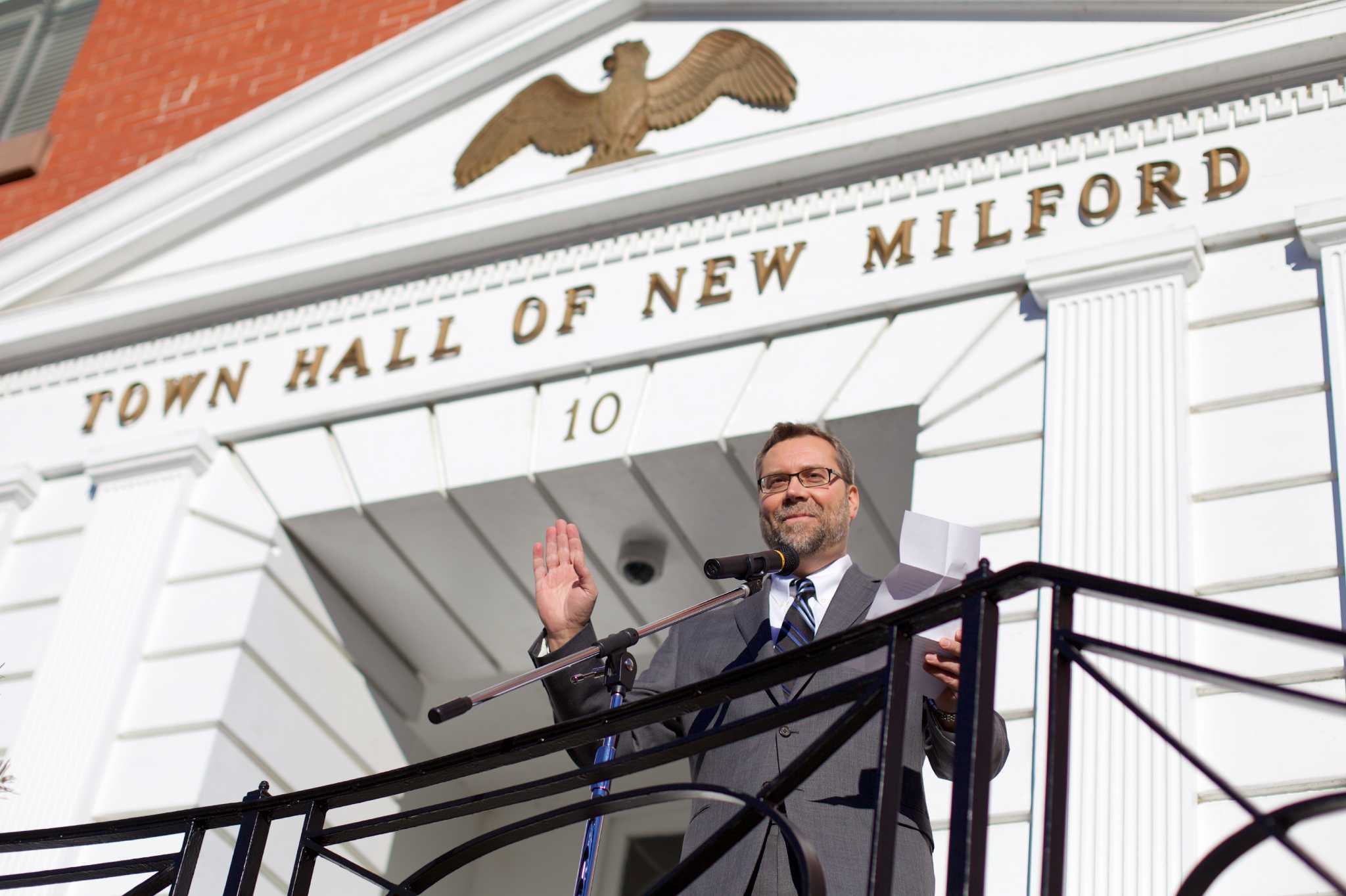 David Gronbach sworn in as New Milford mayor