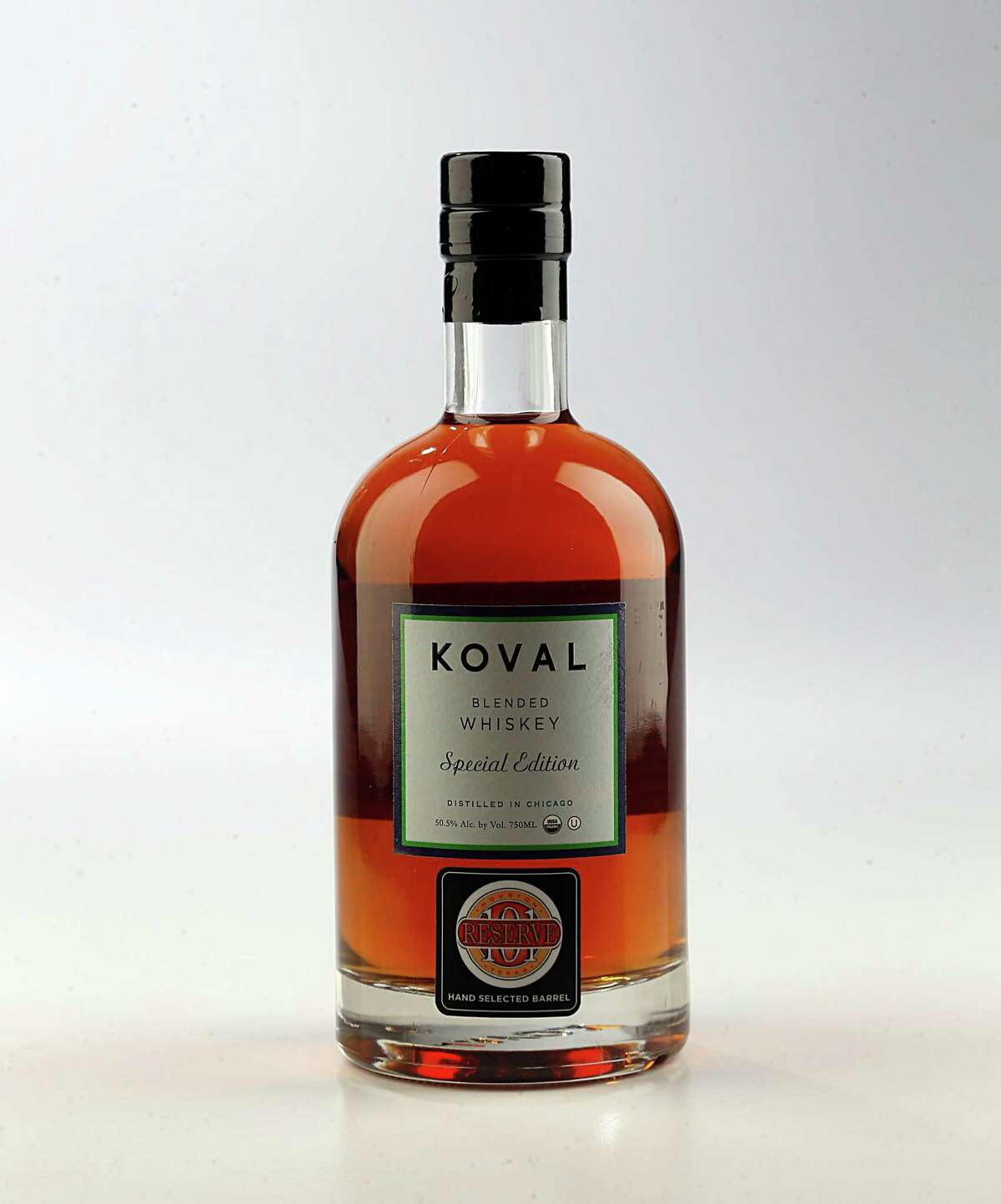 Bag that booze: Crown Royal, Texas Crown Club battle over crown logo ...