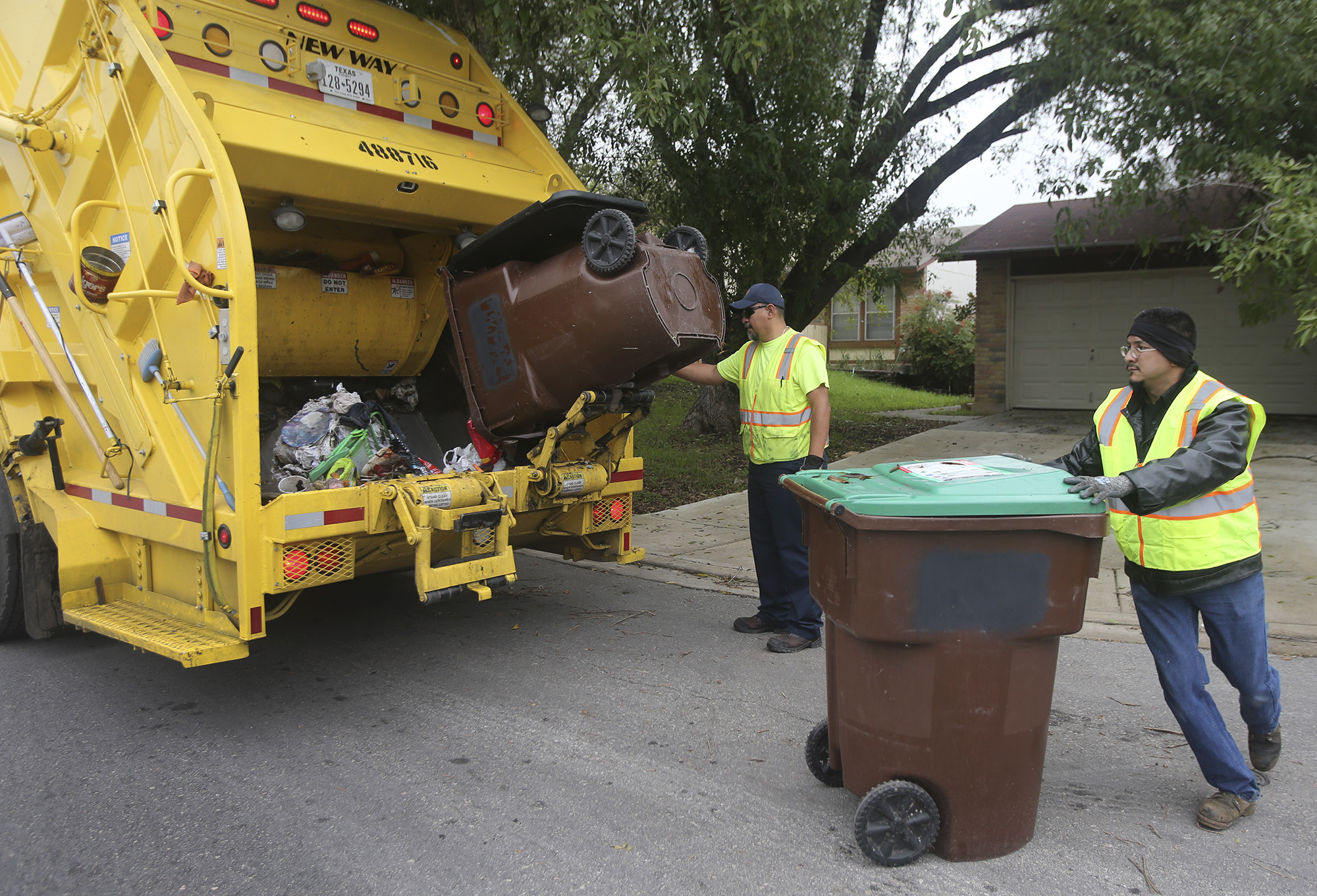 City helps Camelot II with garbage, cleanup