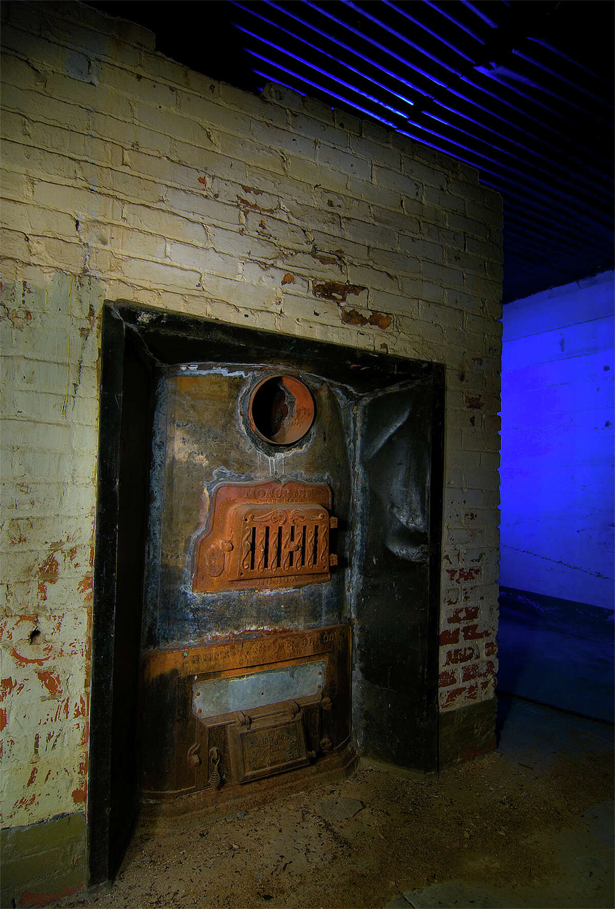 Texas photographer Noel Kerns spotlights abandoned brothel in WWII ...