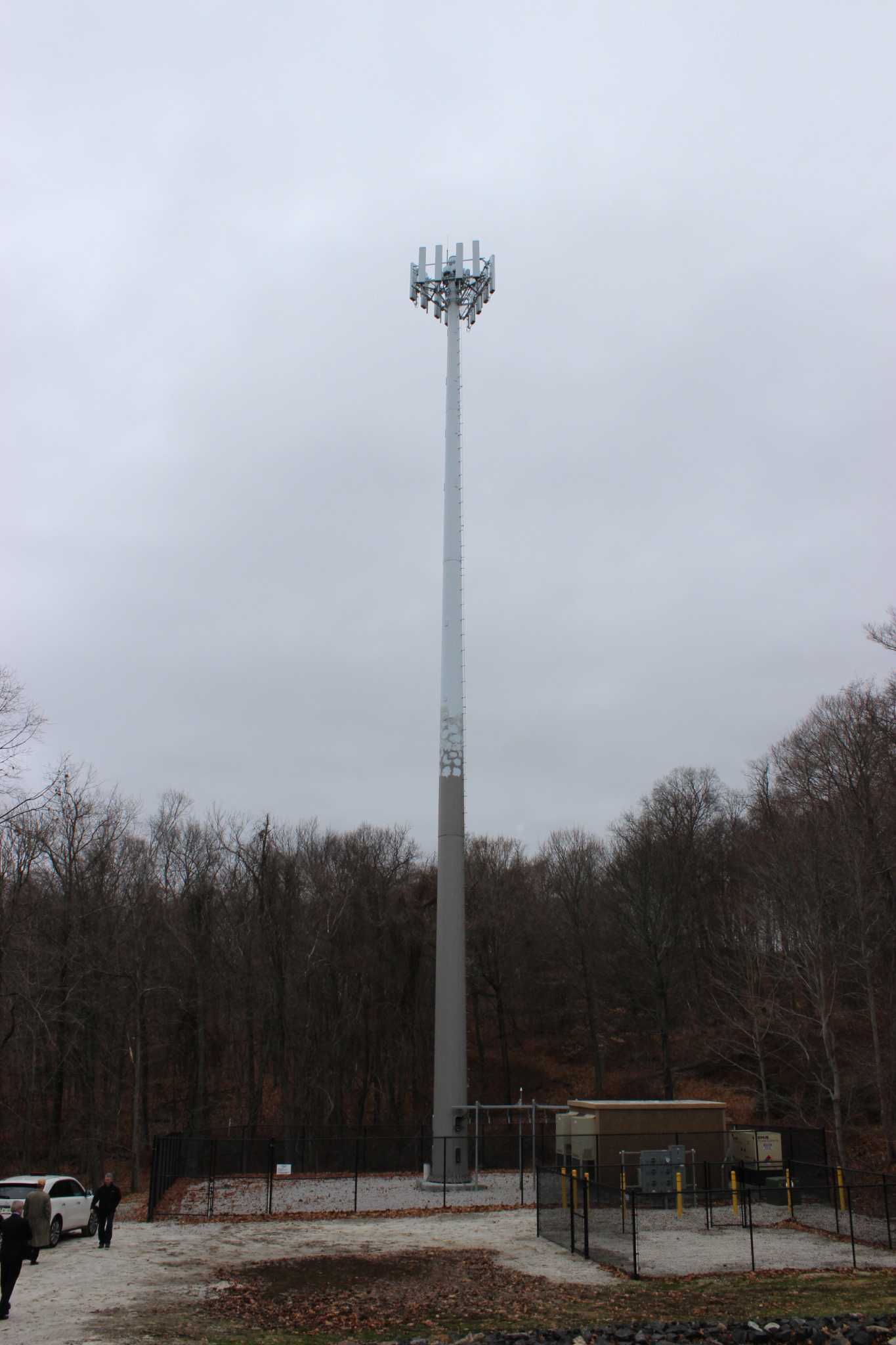 AT&T activates new Ridgefield cell tower