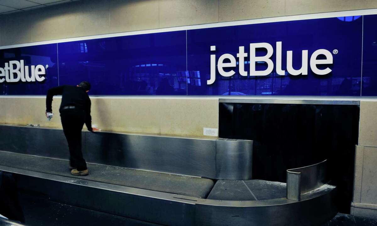 Photos: JetBlue arrival