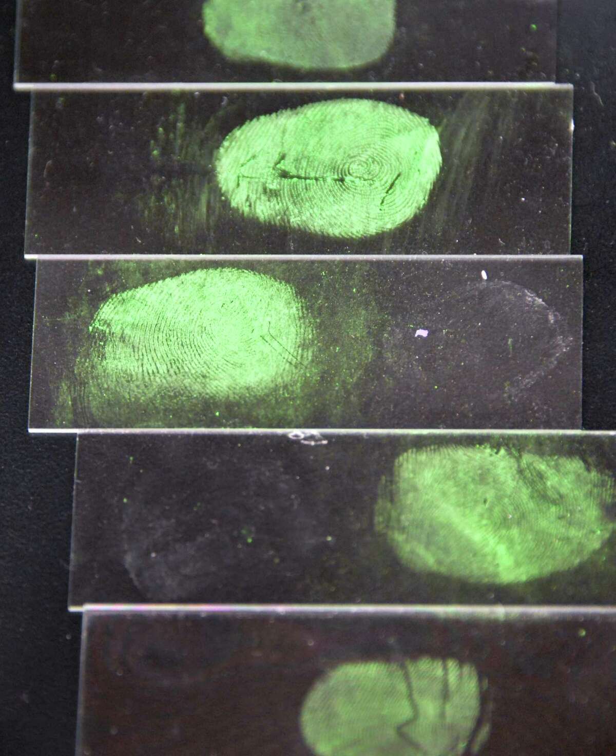 Fingerprint test can reveal person's sex