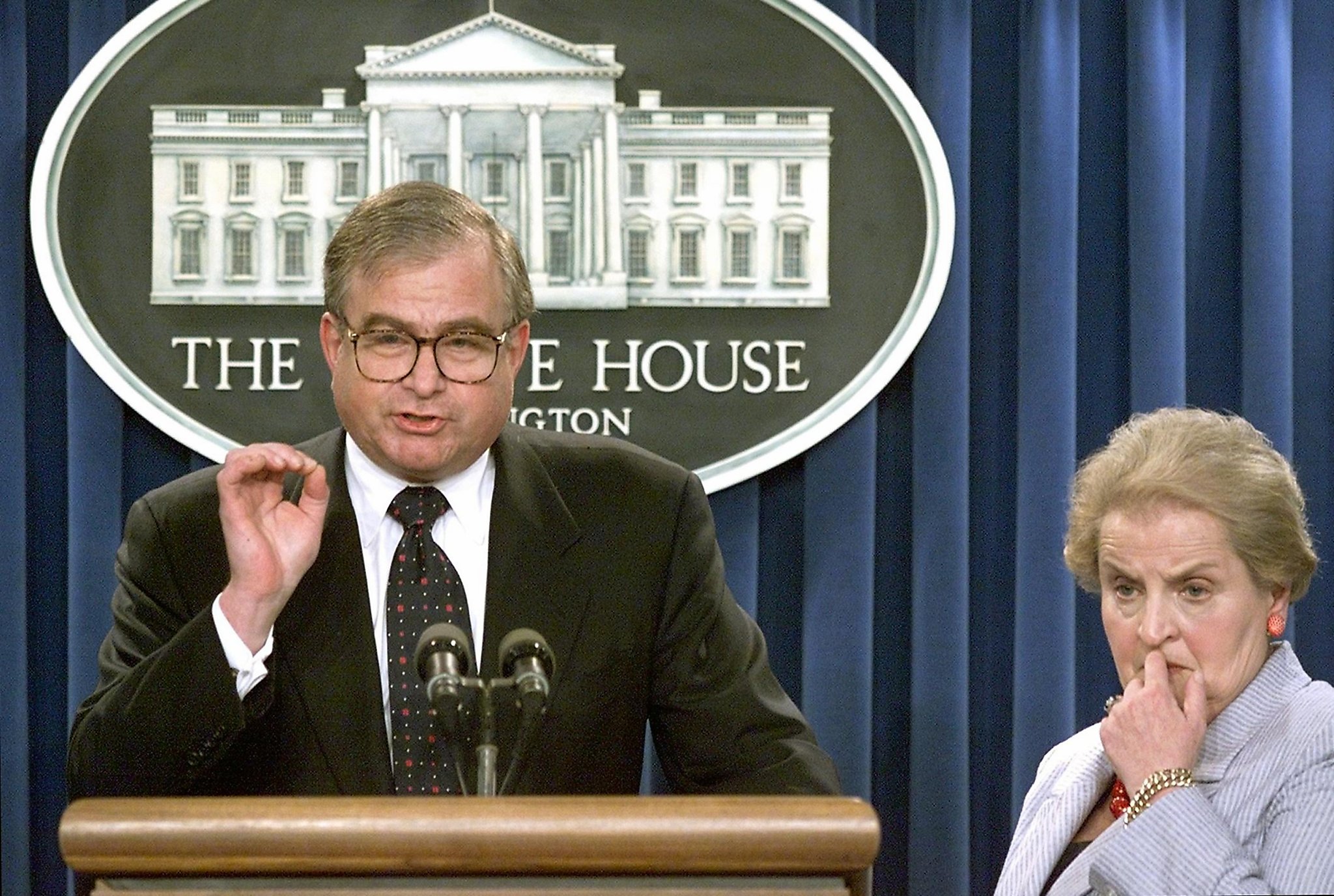 Sandy Berger, national security adviser under Clinton, dies at 70