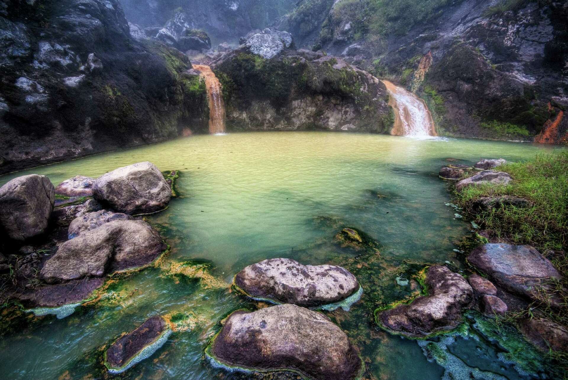 Stunning images of hot springs around the world