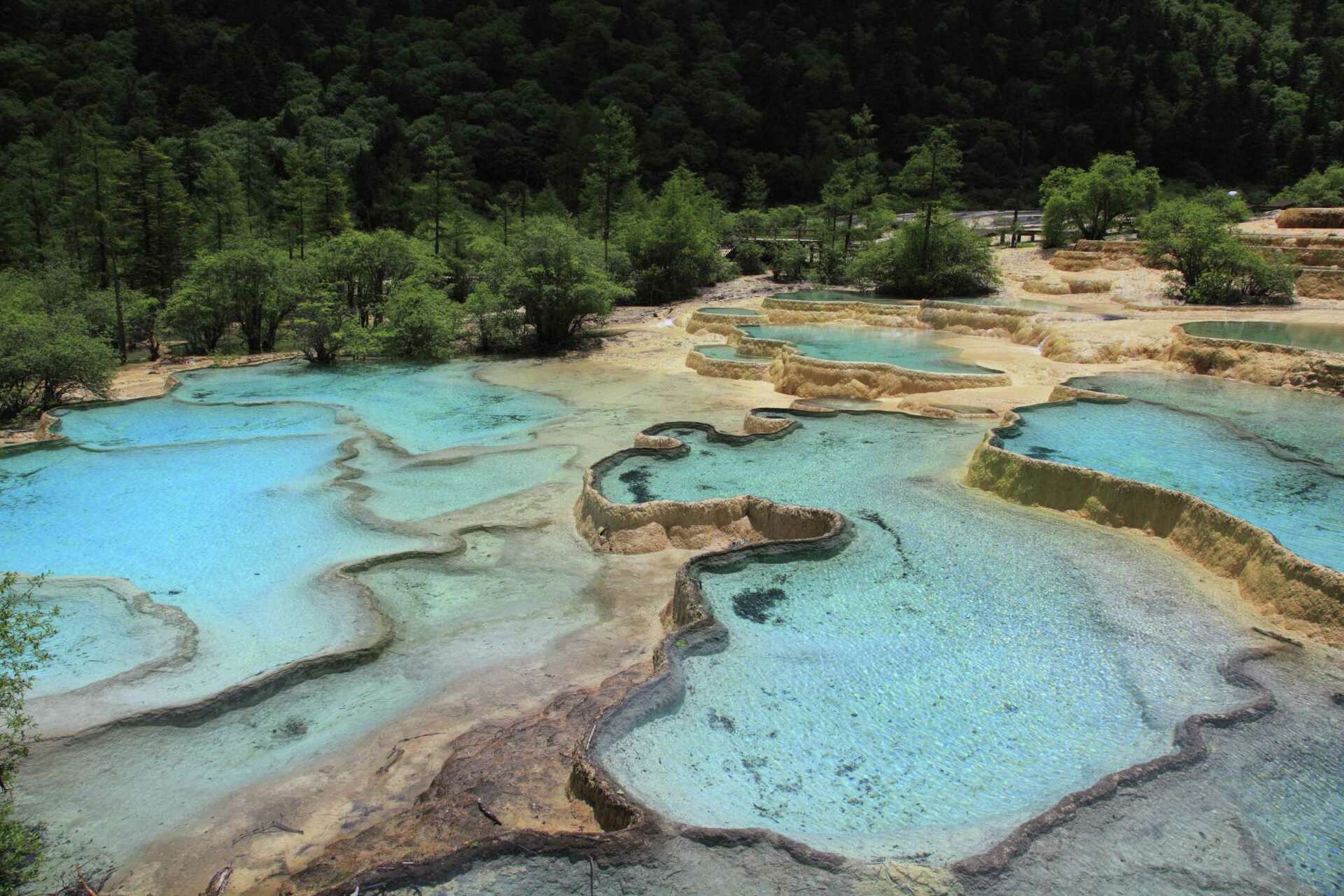 Stunning images of hot springs around the world