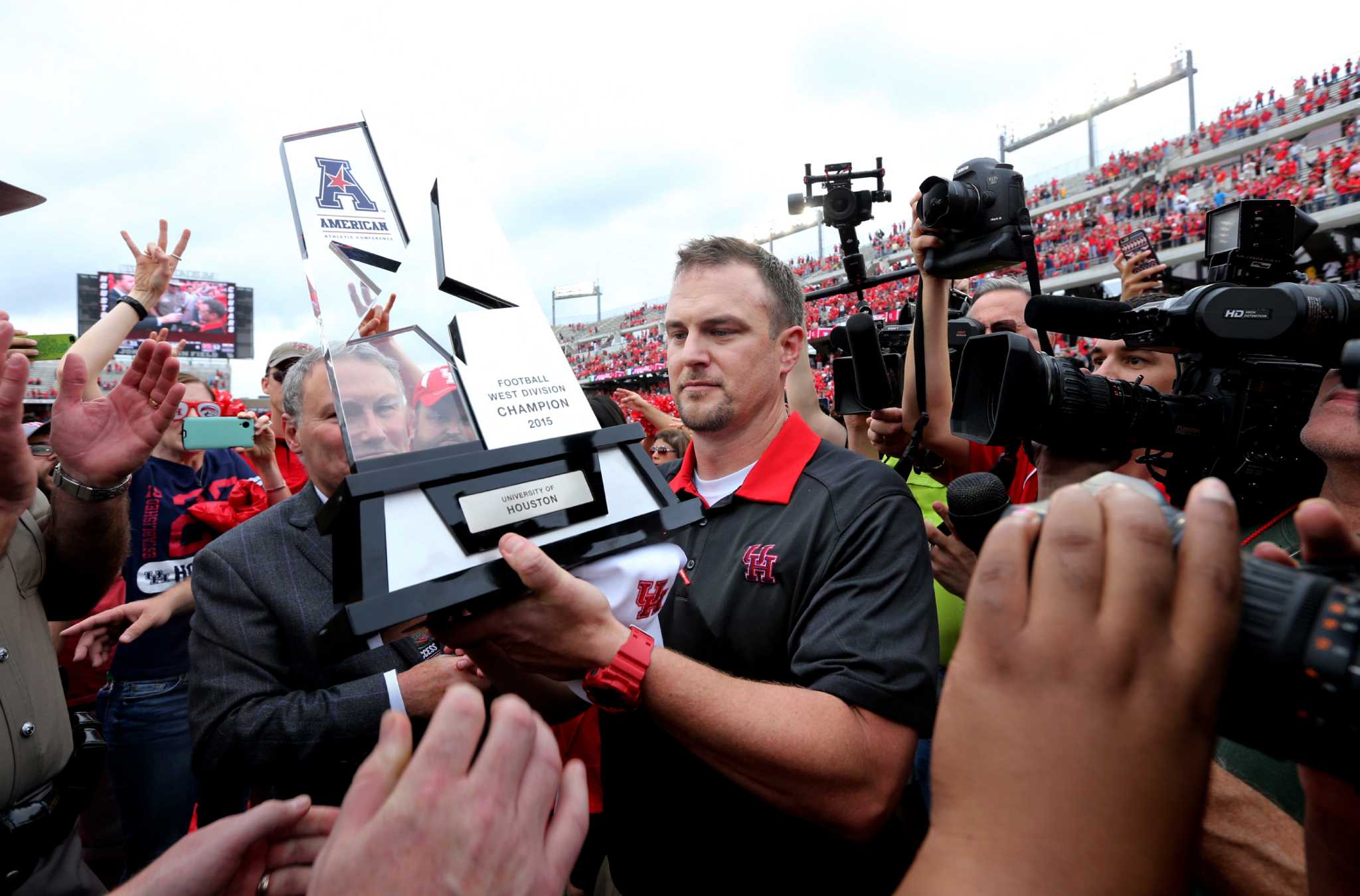 UH football coach Tom Herman signs five-year contract for $2.8 million ...