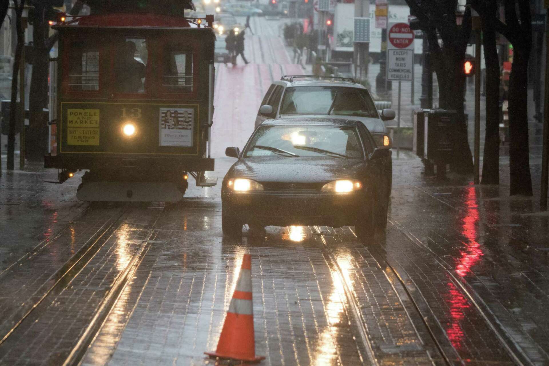 Car drives onto Powell St. cable car turnaround in S.F.