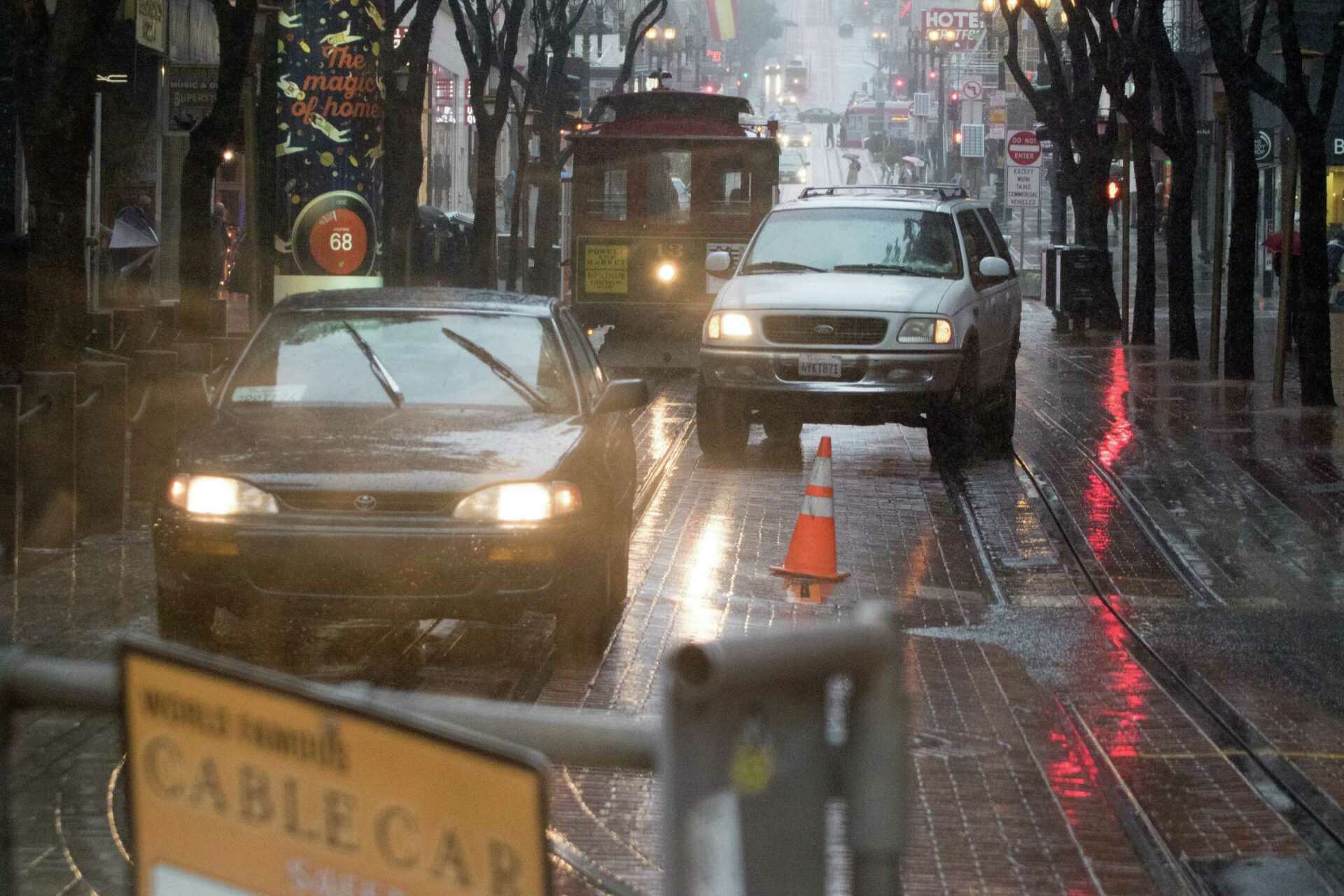 Car drives onto Powell St. cable car turnaround in S.F.