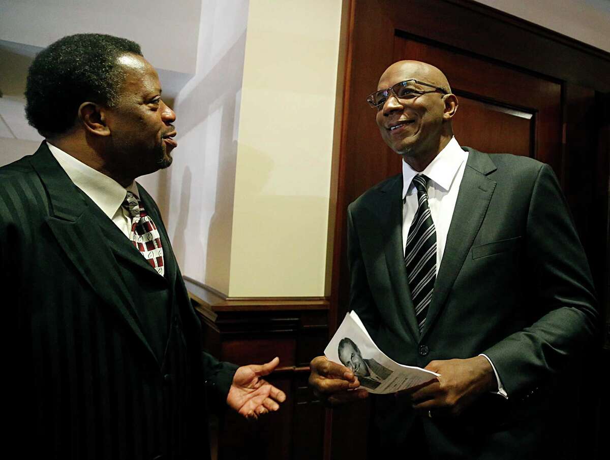 Late UH coach Guy V. Lewis remembered in emotional memorial service