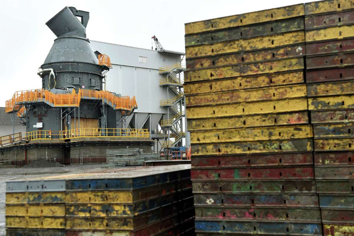 New, less-polluting cement plant rises in Ravena