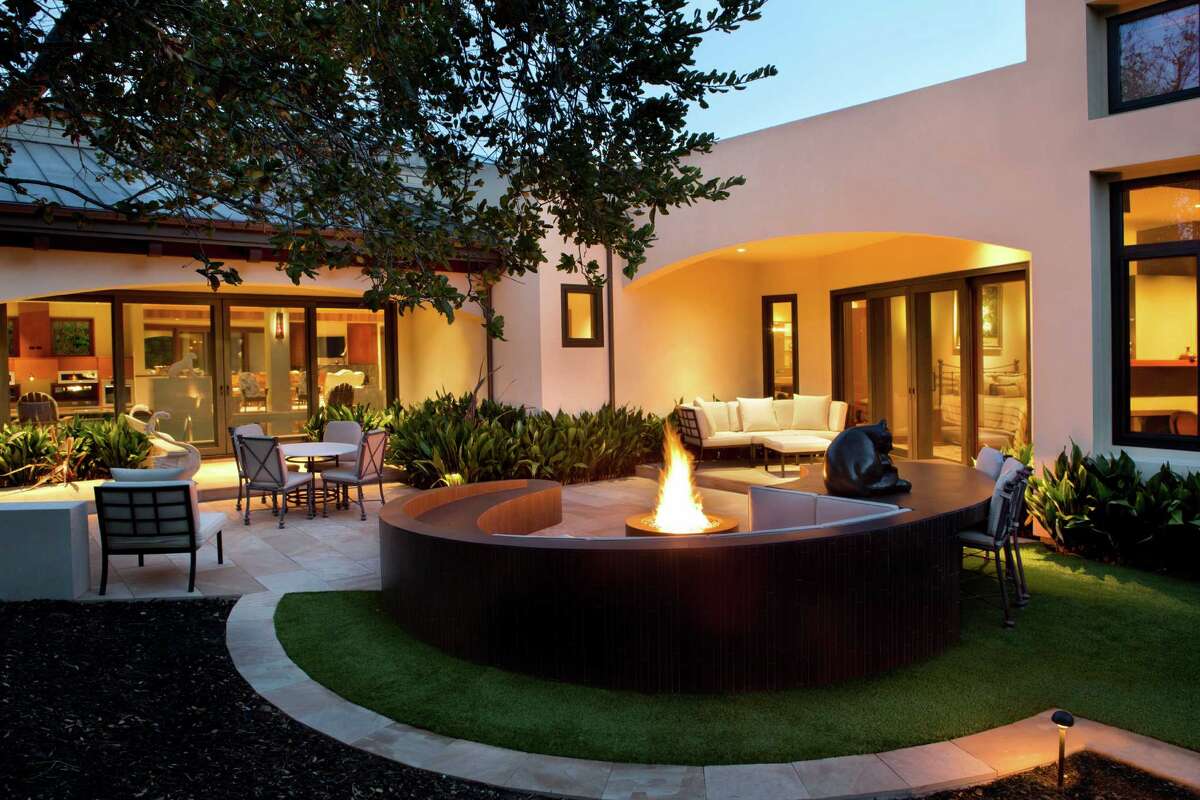 Tech entrepreneur's Silicon Valley compound gets $33 million discount