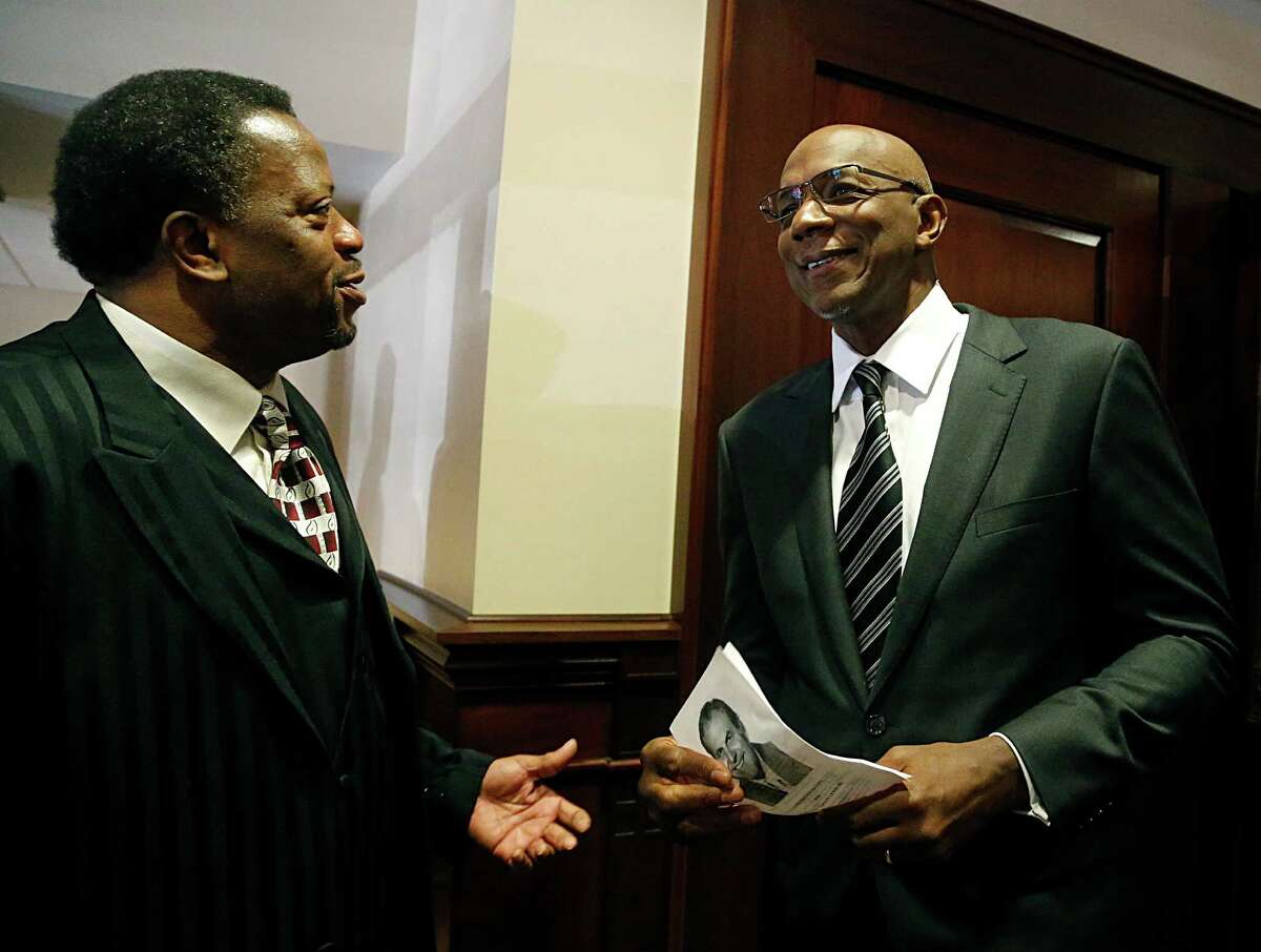 Former players praise Lewis at funeral service