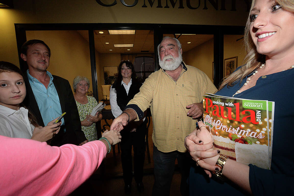 Fans line up to talk with Paula Deen