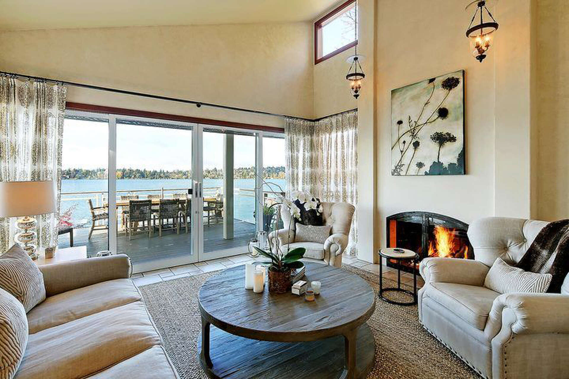 Northwest real estate find: Lakefront home with Seahawks connections