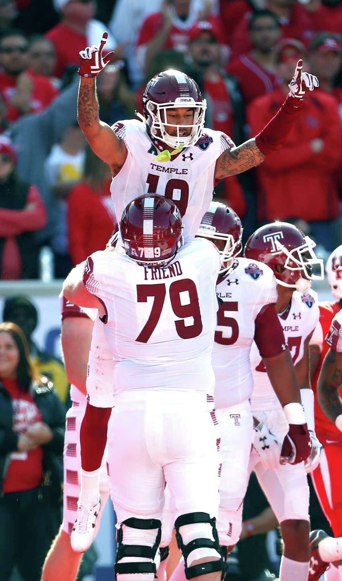 UH tops Temple for AAC championship, clinches spot in major bowl